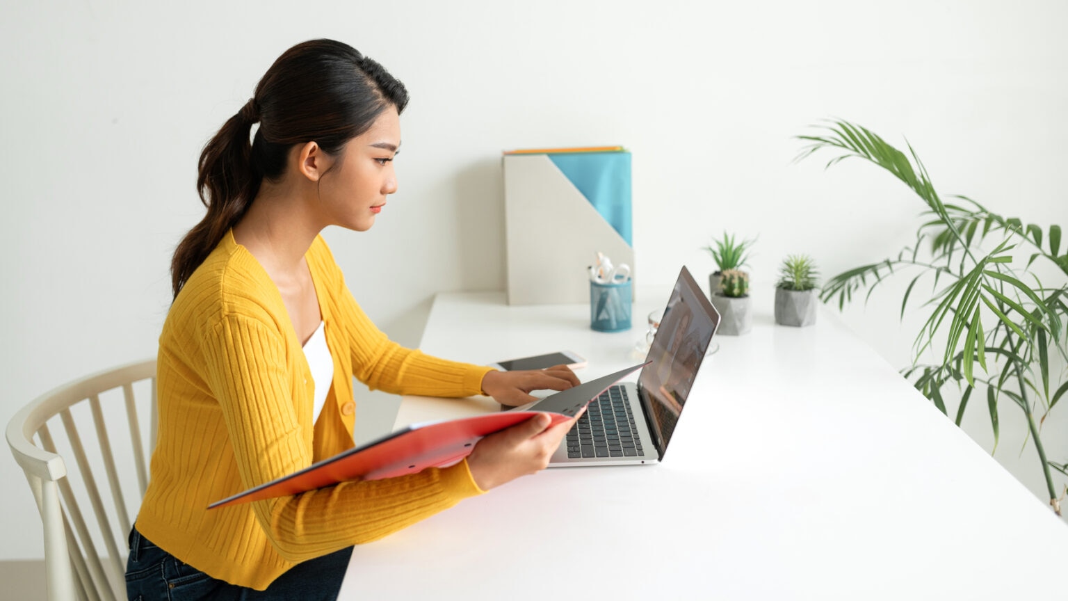 Relationship manager career: Duties, skills, and salary | Totaljobs