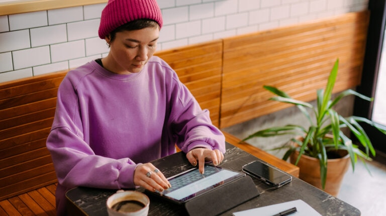 The ultimate guide to writing a winning LinkedIn profile | Totaljobs