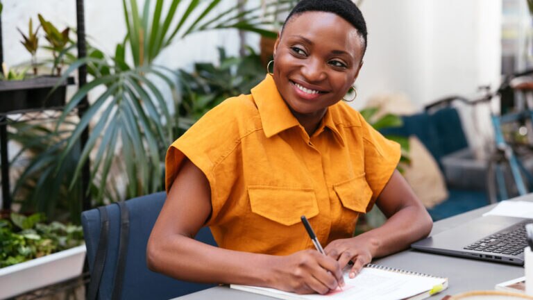 How to write a professional CV that wins interviews | Totaljobs