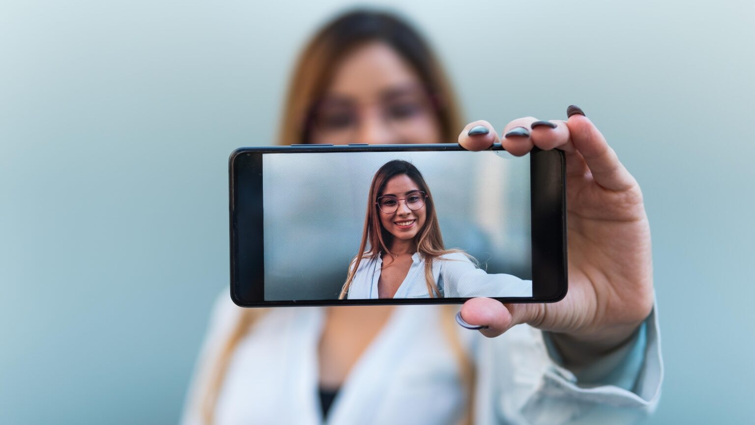 How to take a good LinkedIn photo | Totaljobs