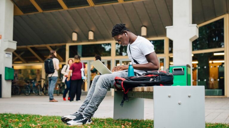 What is a ‘graduate job’? | Totaljobs