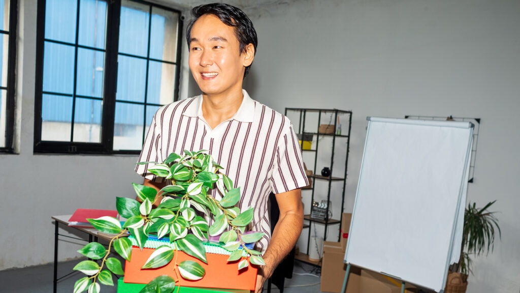 Receptionist job description: skills, duties, and 2024 salary | Totaljobs