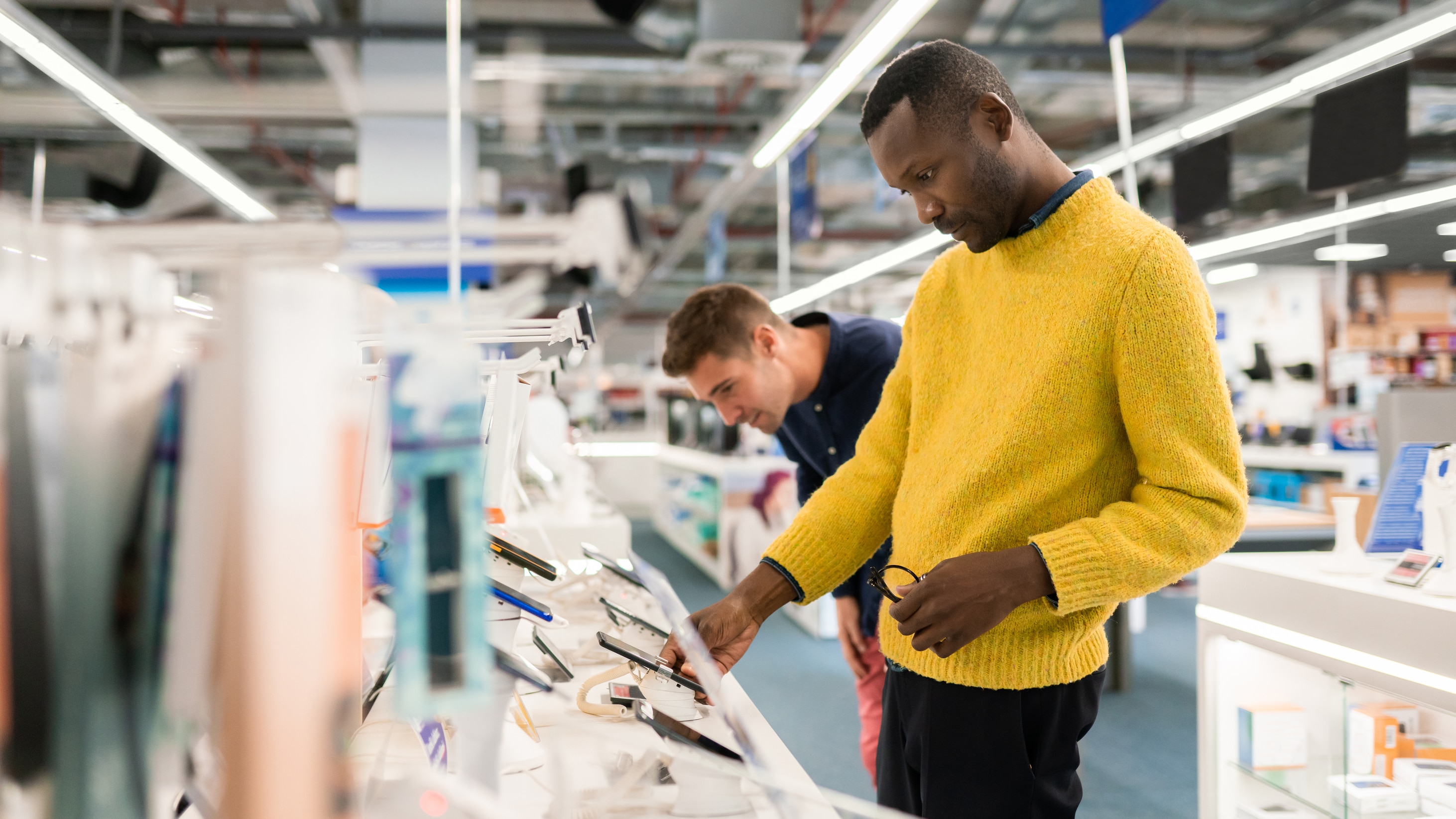 Retail Industry Insights & Trends 2025: Roles, Salaries & Career Tips ...