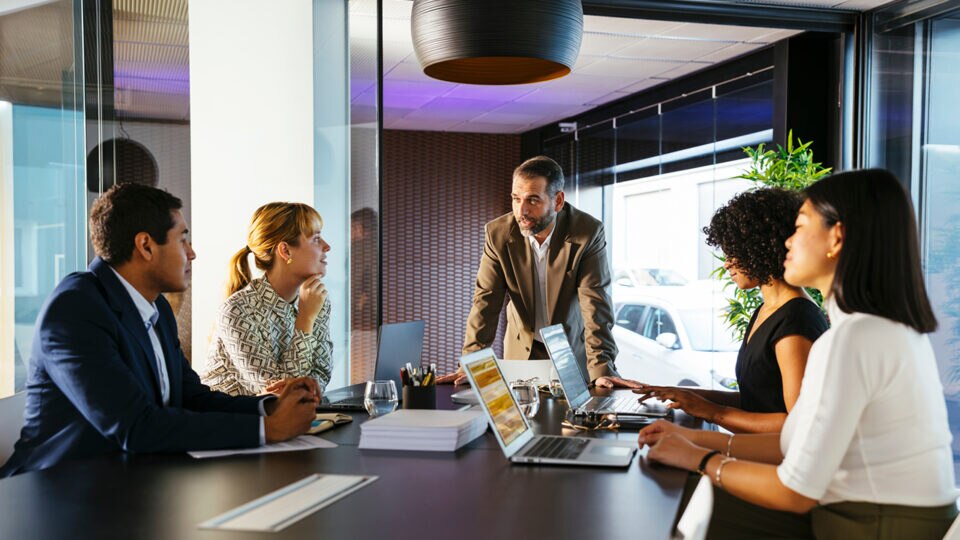 Sales Engineer career path guide for 2024 | Totaljobs