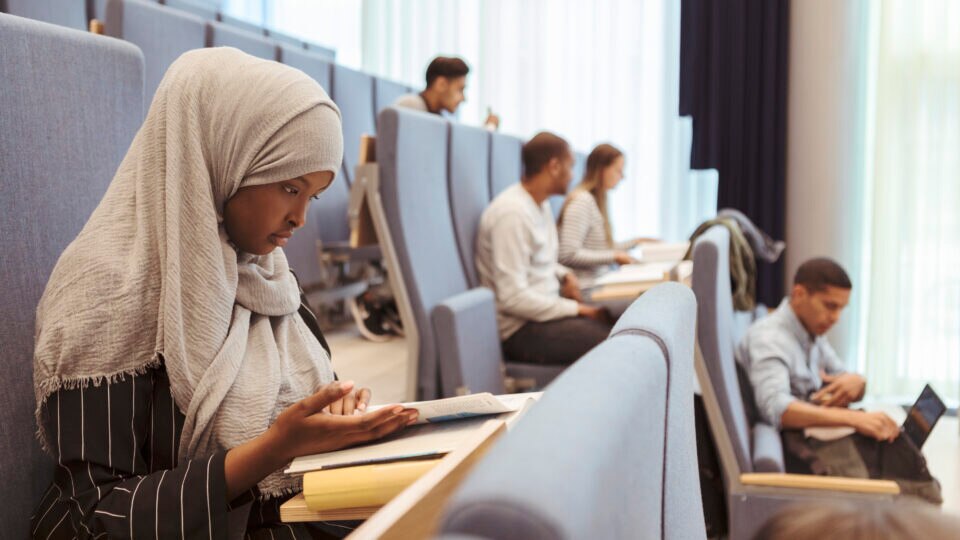 Working as a Refugee in the UK: Opportunities and Challenges | Totaljobs